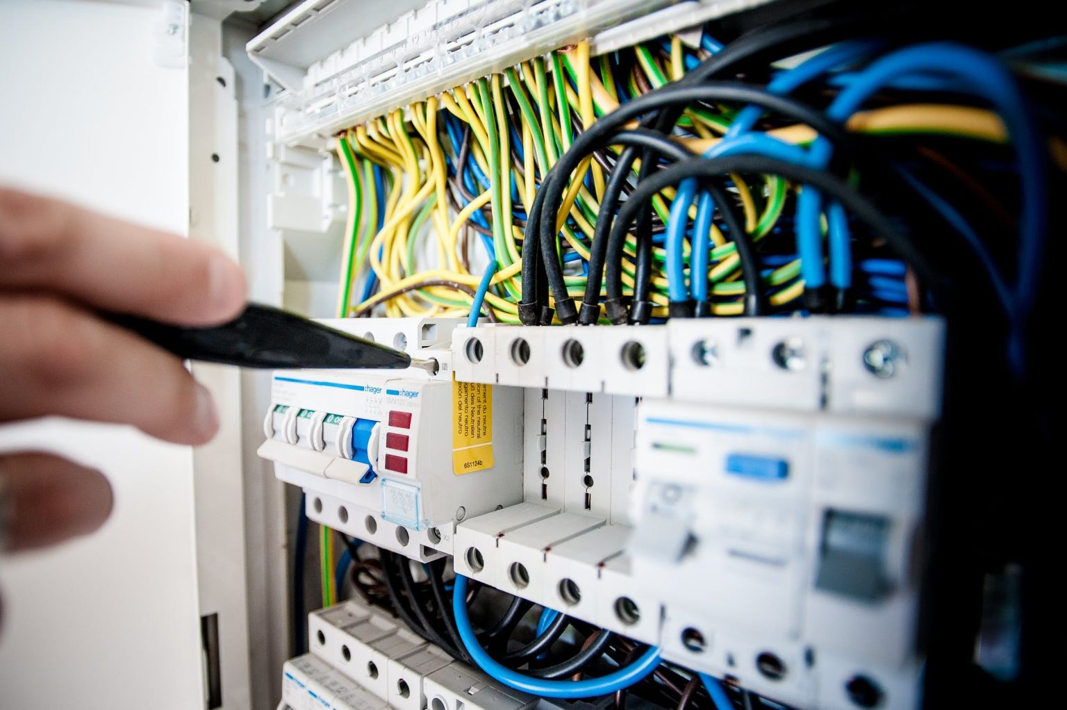 Server Management: How to Efficiently Monitor and [Guide]